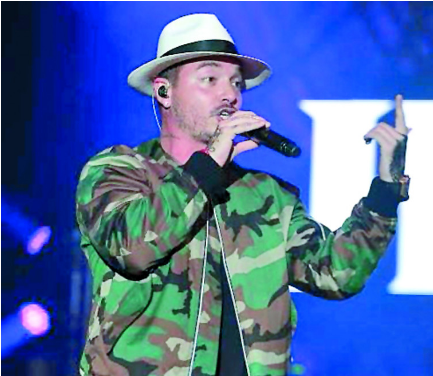 Download HD J Balvin - - Singing Transparent PNG Image - NicePNG.com